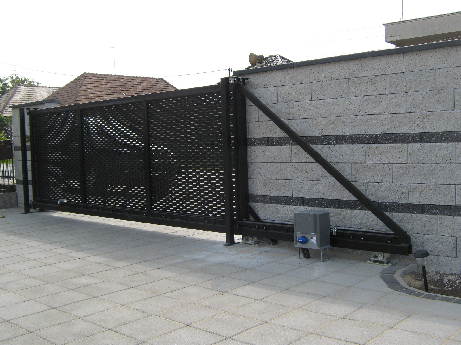 Posuvné brány | Brány Sun door